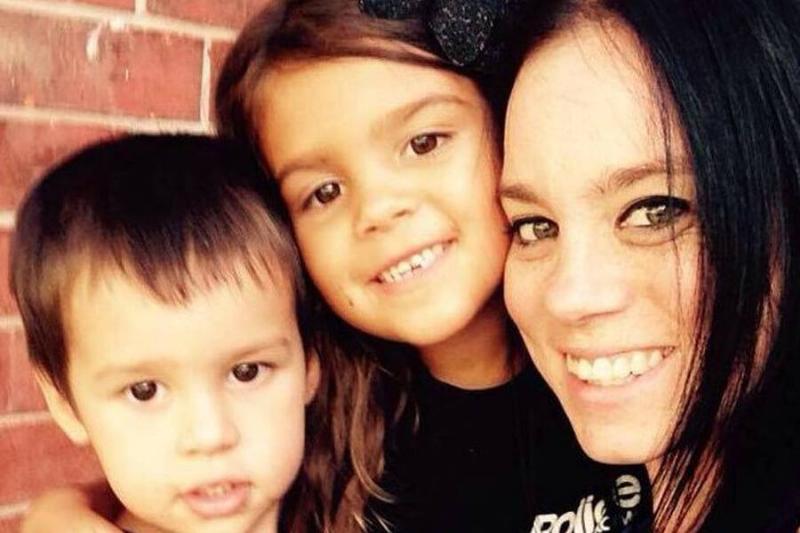 Neighbors Are In Awe As They Watch A Little Girl Approach Her Favorite ...